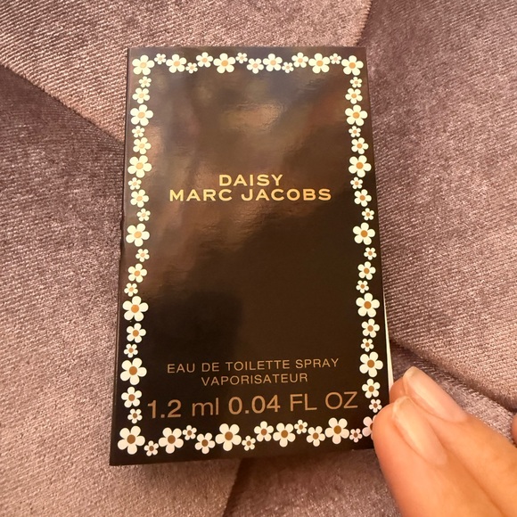 Marc Jacobs | Other | Marc Jacobs Daisy Perfume Sample With White ...